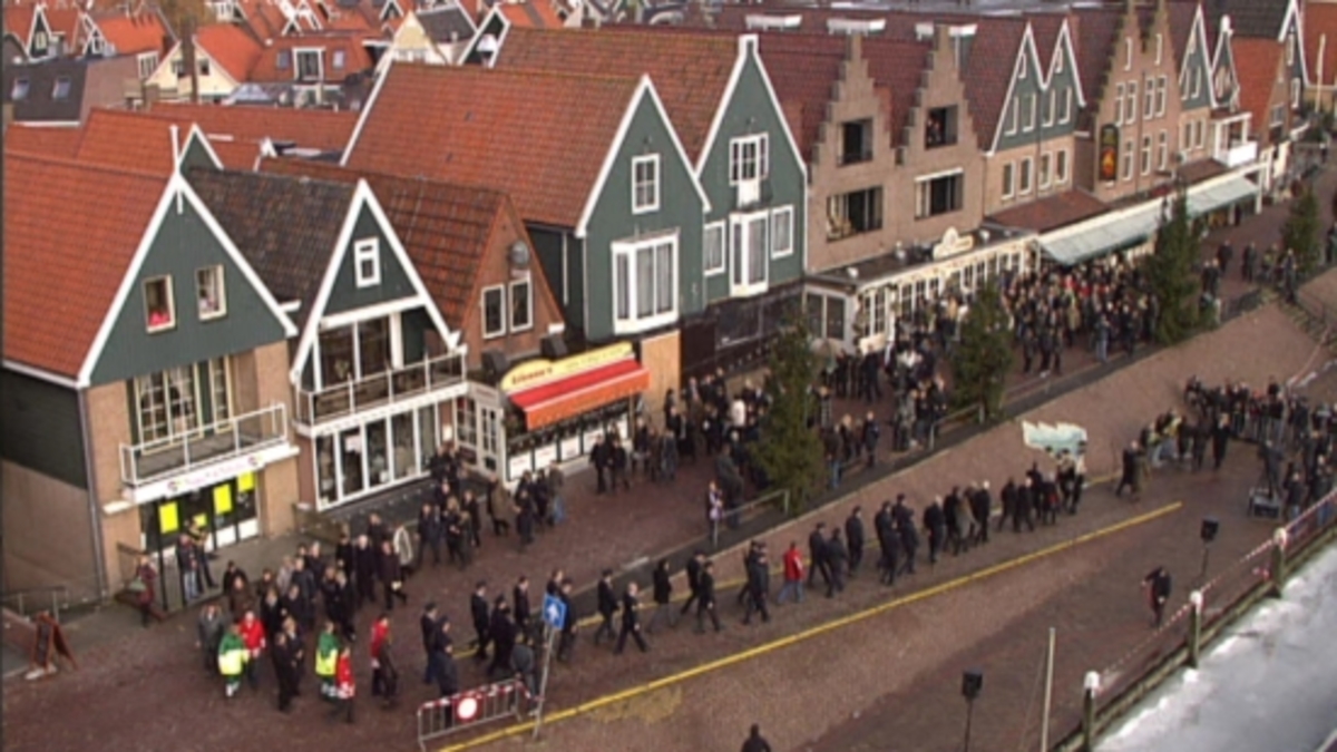 Volendam herdenkt cafébrand