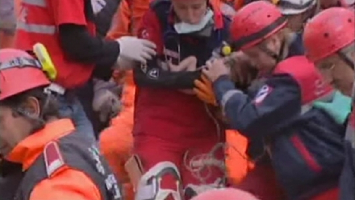 Baby onder puin gered na aardbeving