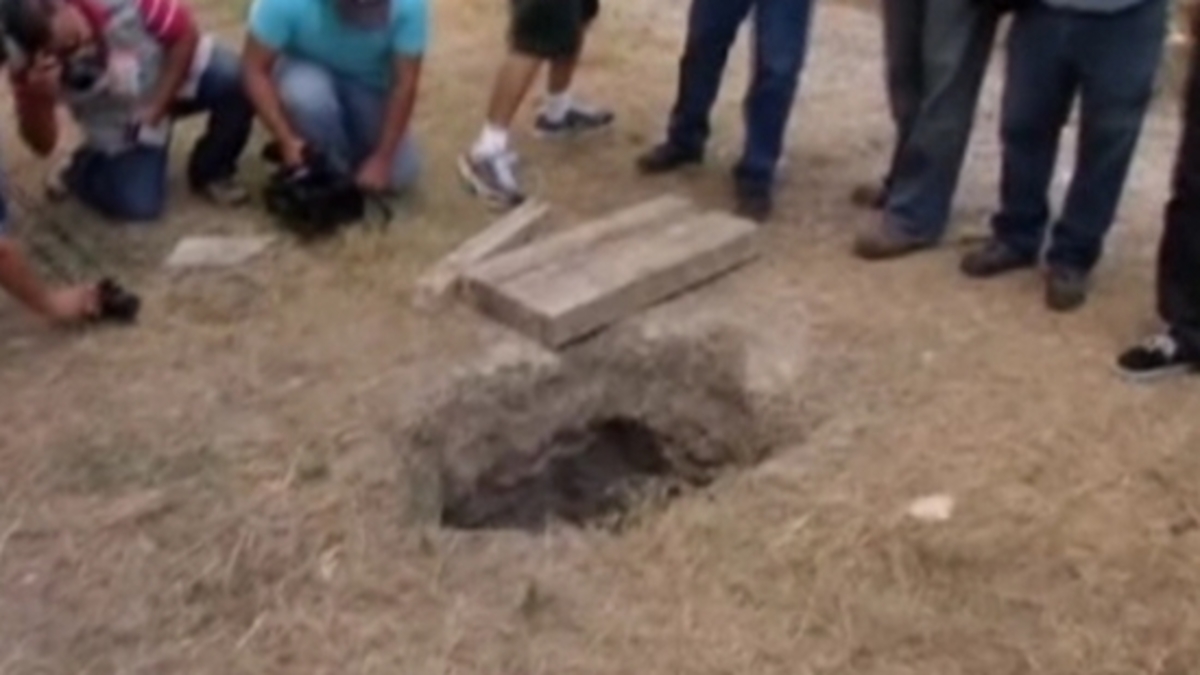 130 gevangen ontsnappen door tunnel