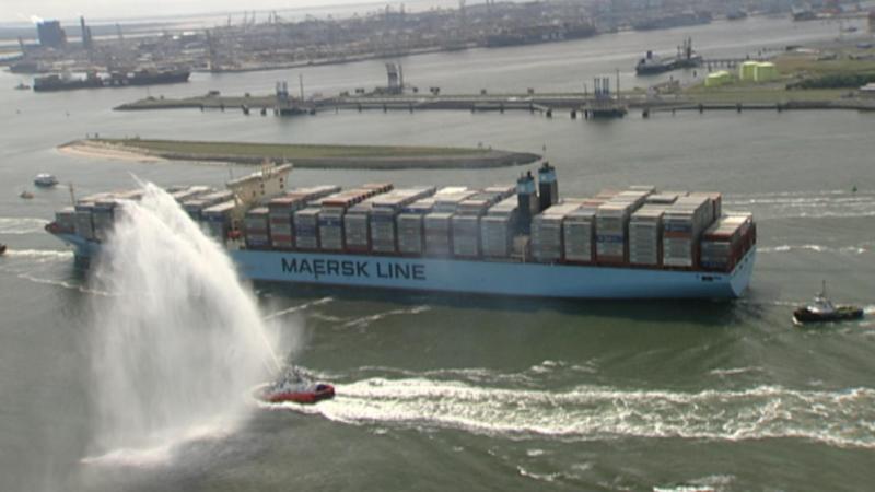 Enorm schip in Rotterdam