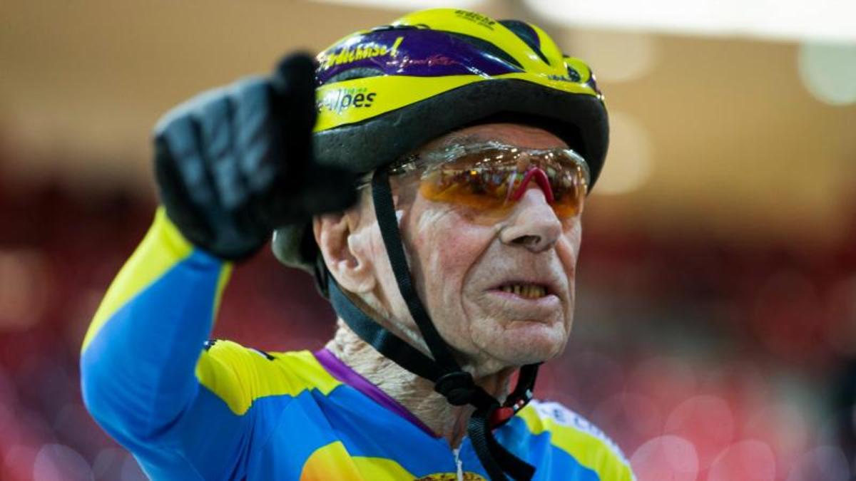 Man van 102 breekt fietsrecord