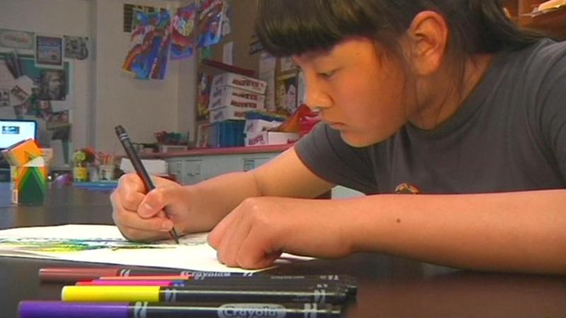 Audrey (11) tekent logo voor Google