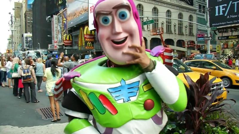 Politie voert actie tegen Batman en Buzz Lightyear