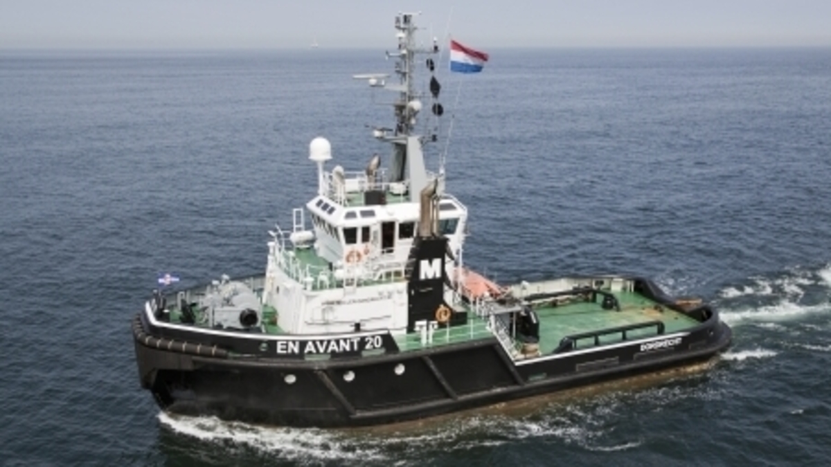 Sleepboot verliest bak met stenen