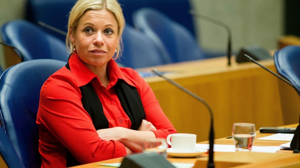 Hennis: veiligheid niet in gevaar door hack