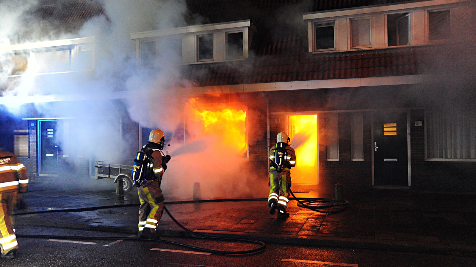 Grote brand in rijtjeshuis Heerlen | NOS