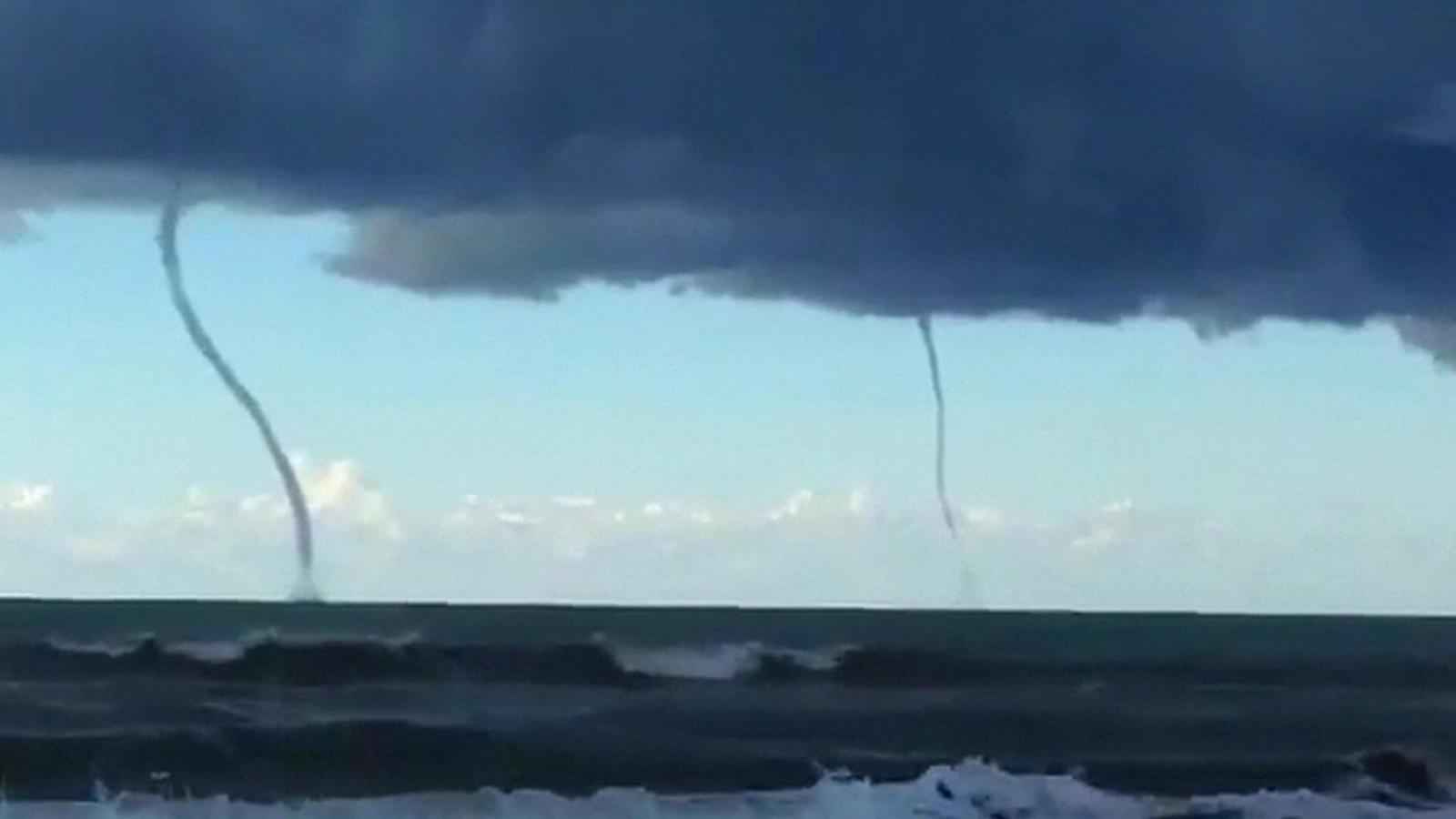 Waterhozen voor de kust van Italië