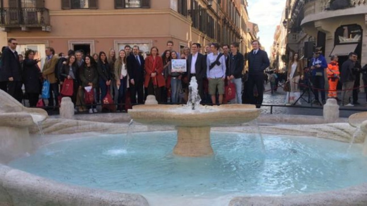 Geld voor beschadigde fontein in Rome
