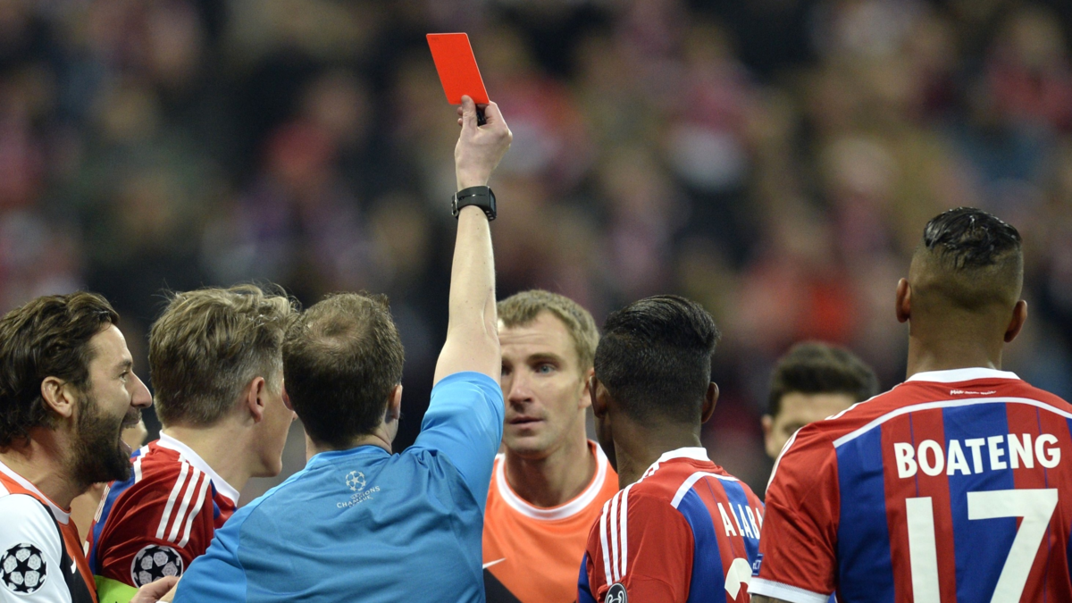 Koetsjer pakt snelste rode kaart in Champions League ooit