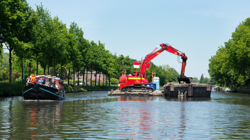 Vier jaar baggeren in de Vecht: 'al het denkbare gevonden'
