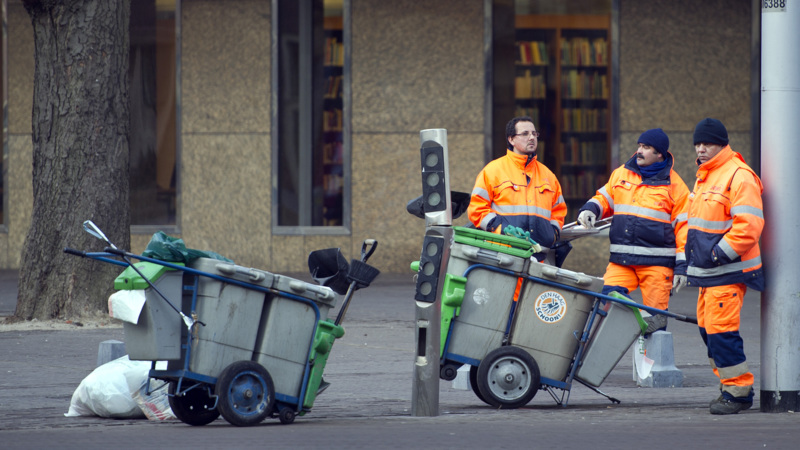 Straatvegers Den Haag in vaste dienst