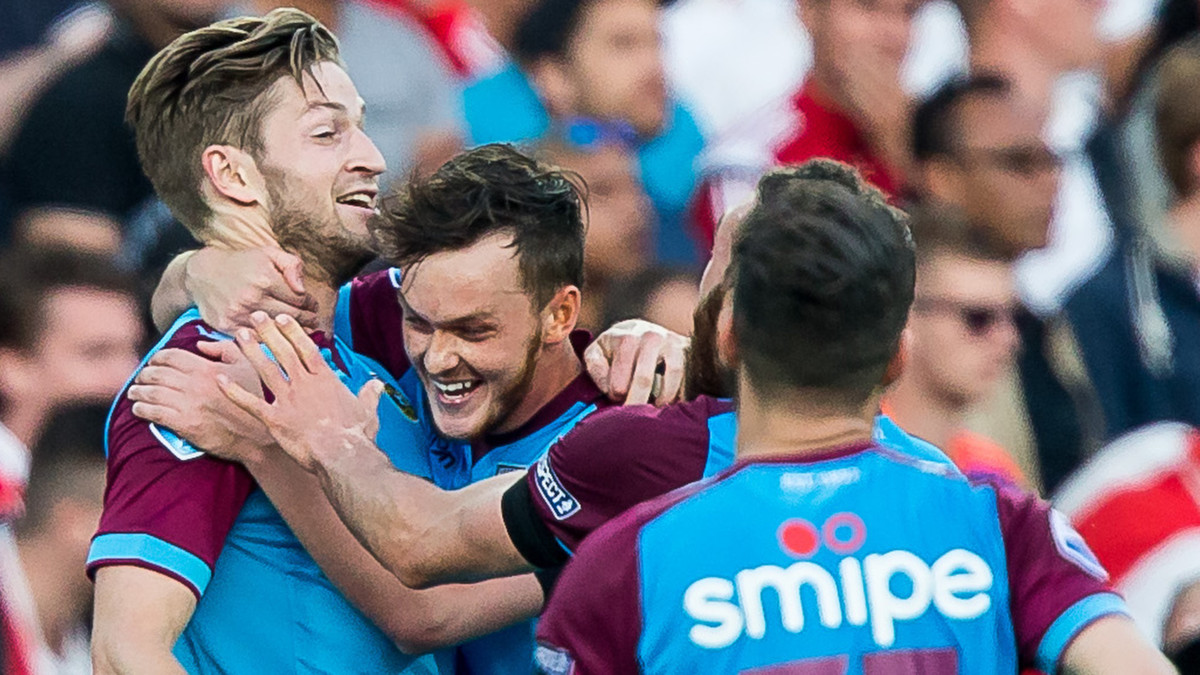 Vitesse geeft Feyenoord pak slaag