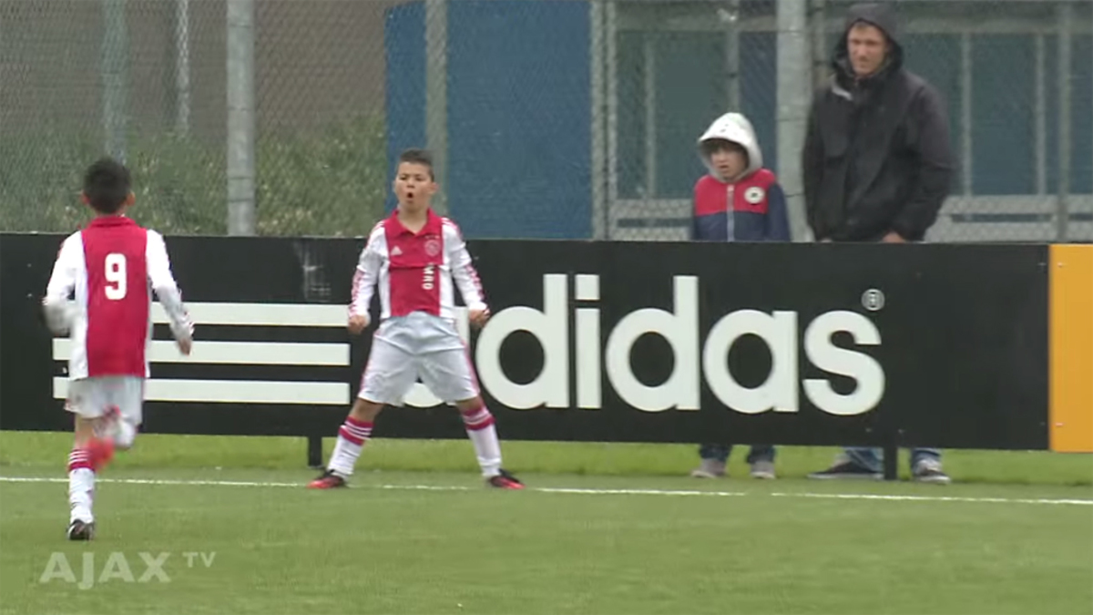 Ajax F'jes juichen als Ronaldo