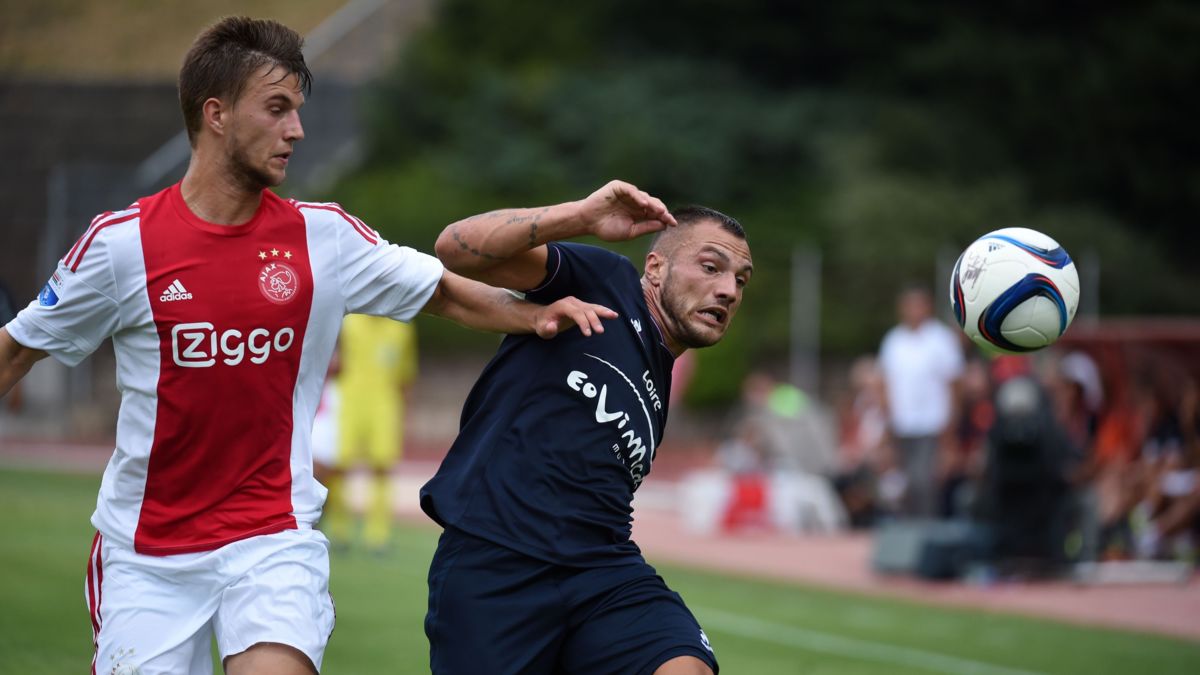 Ajax sluit voorbereiding af met nederlaag