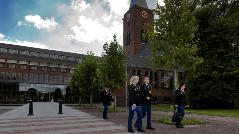 Neparts gaf les op Politieacademie Apeldoorn