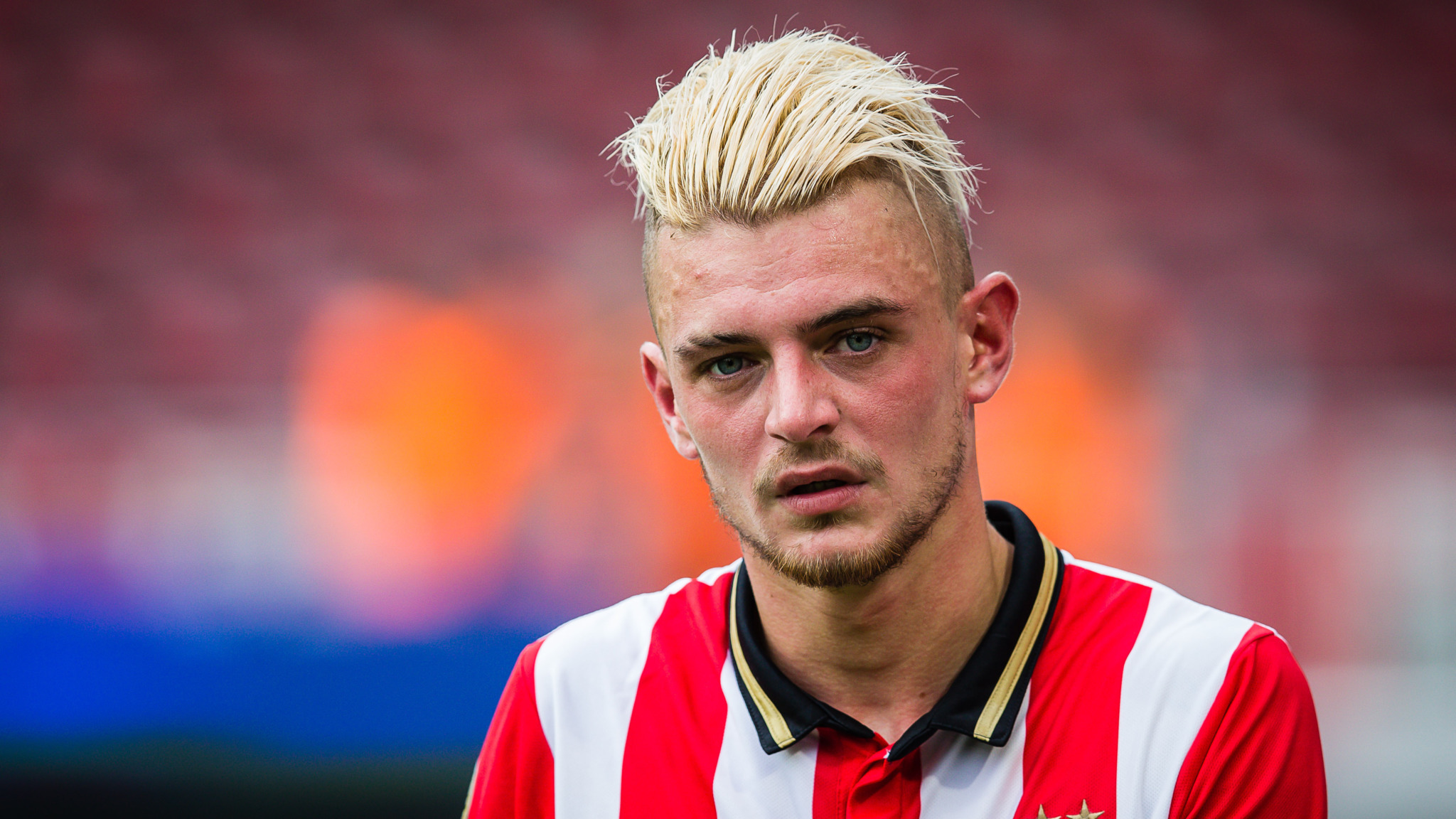 Cocu: mogelijk speelminuten voor Lestienne | NOS