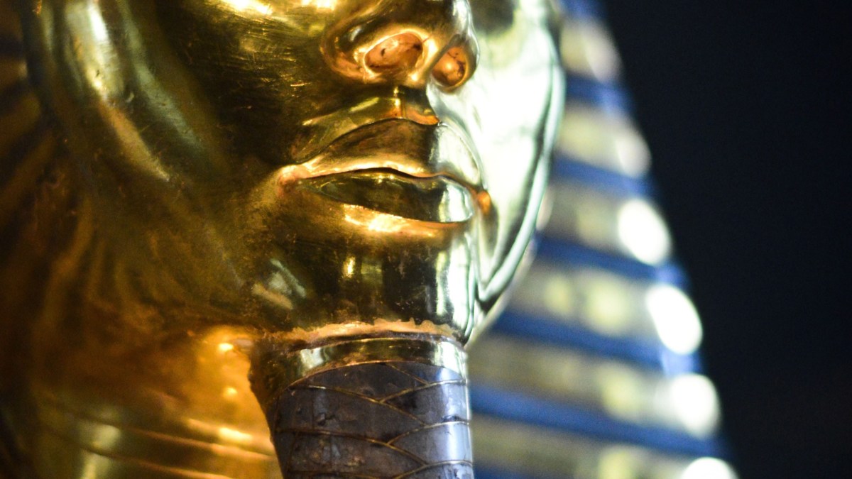 Masker van Toetanchamon opgeknapt