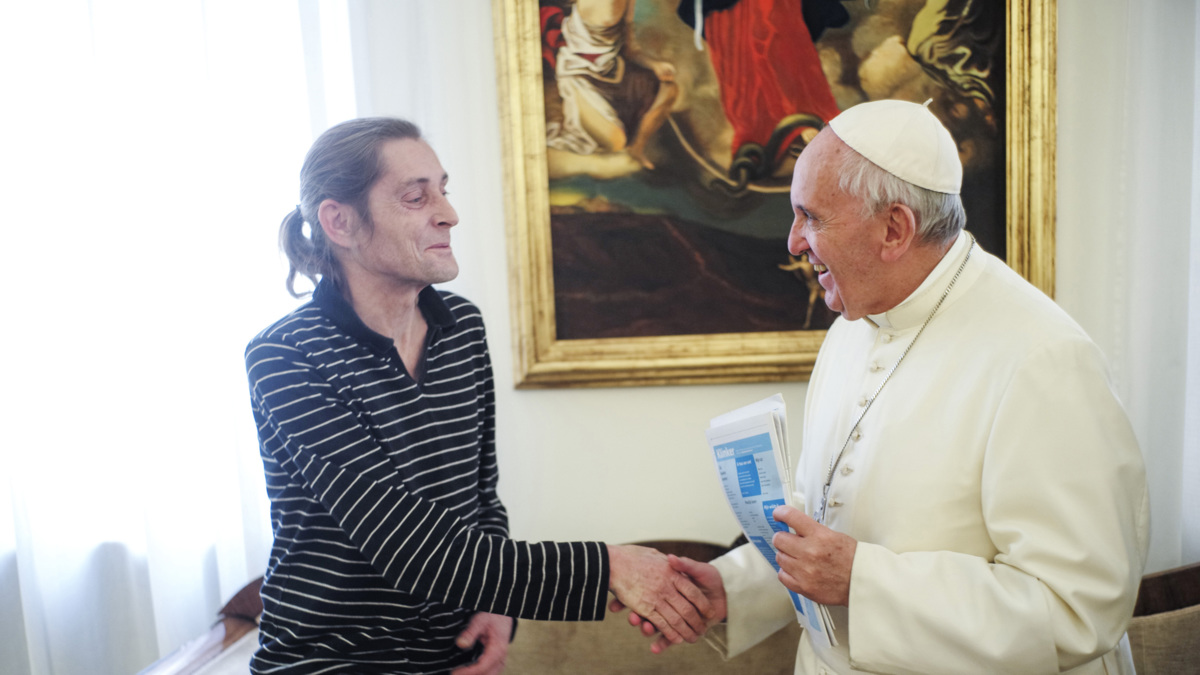 Straatnieuws spreekt paus: deze zomer was er dan die witte rook