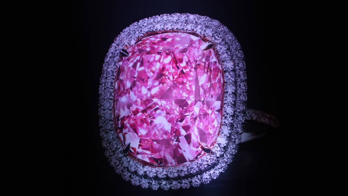 Geveilde Roze Diamant Levert Ruim 26 Miljoen Euro Op