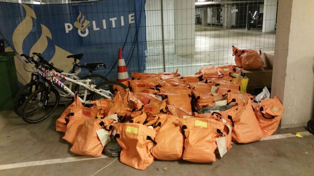 Postbode verstopt de post