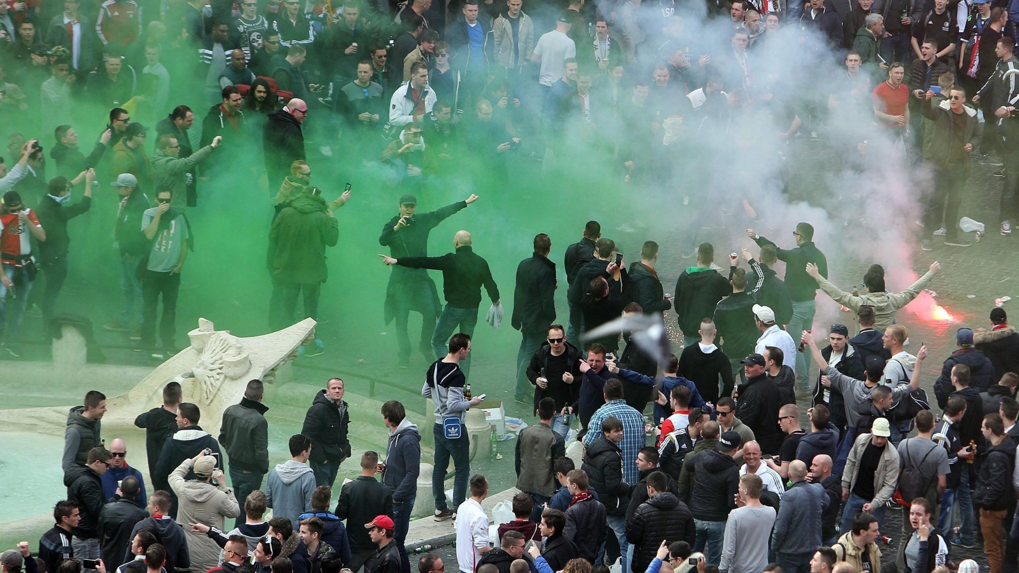 Proces van vier dagen tegen Feyenoord-hooligans | NOS