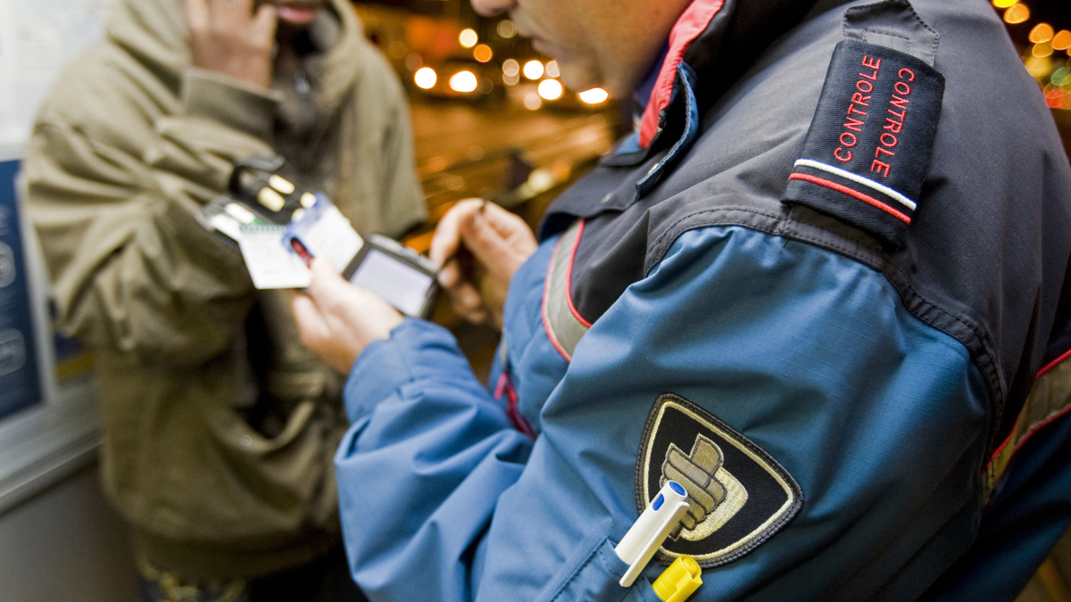 Boete zwartrijden in het ov wordt 50 euro