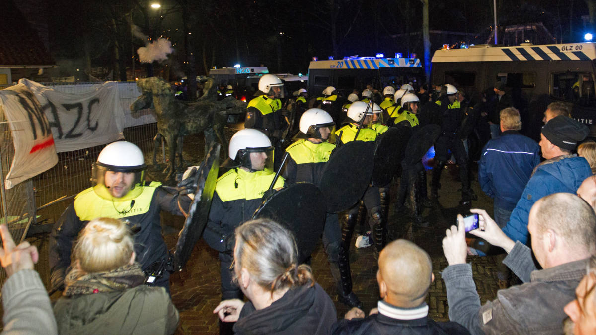Veertien mensen opgepakt na rellen Geldermalsen