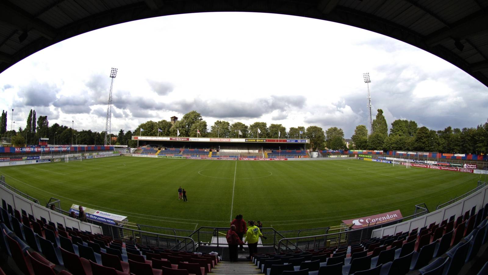 Gemeente wil stadion HFC Haarlem slopen | NOS