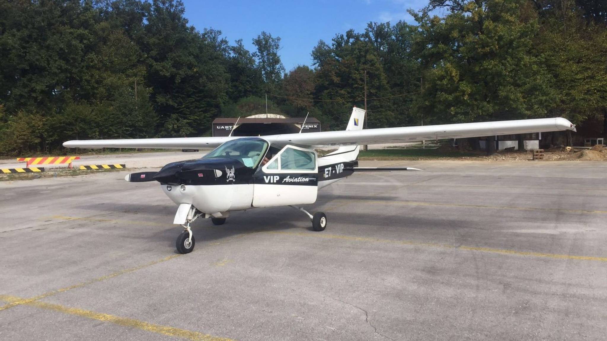 Werkloze Nick begint vliegtuigmaatschappij in... Bosnië | NOS