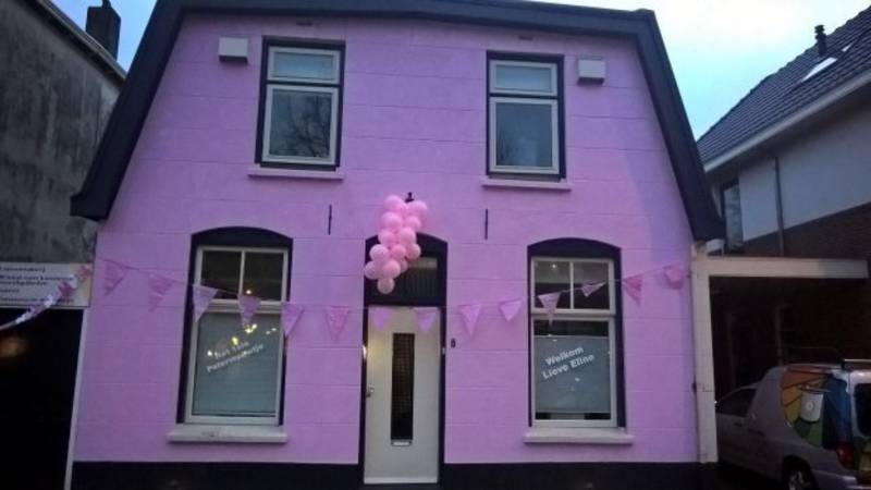 Verrassing: een knalroze huis!