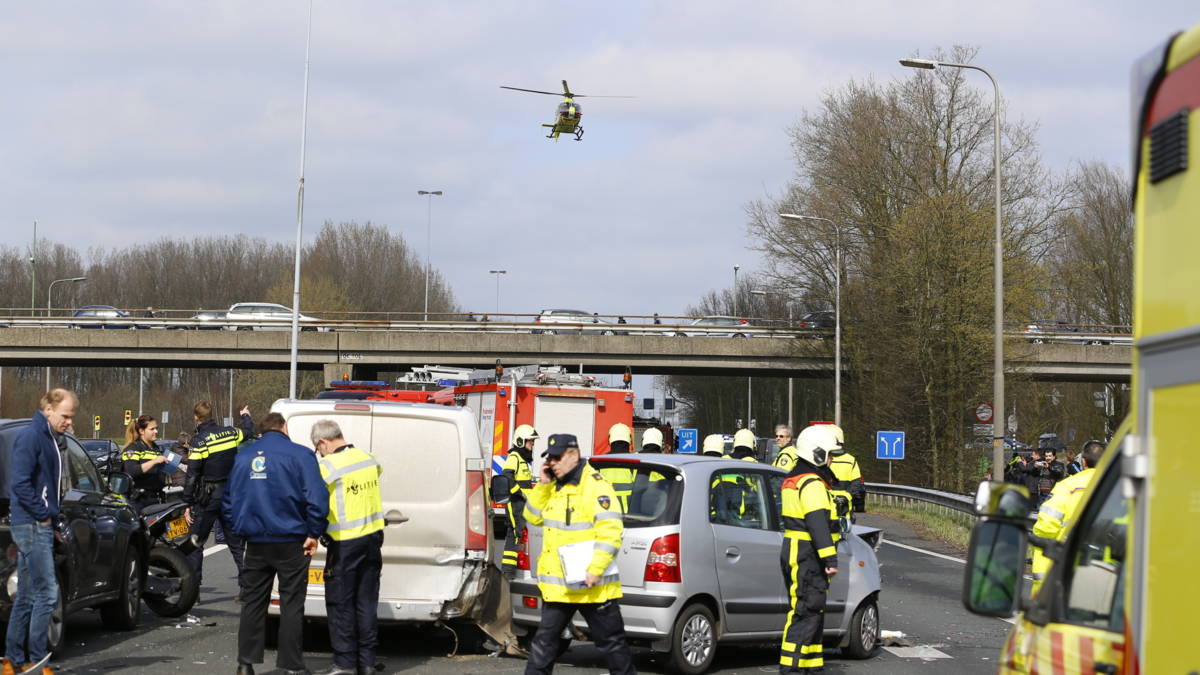 Veel problemen op A27 bij Werkendam na ernstig ongeval