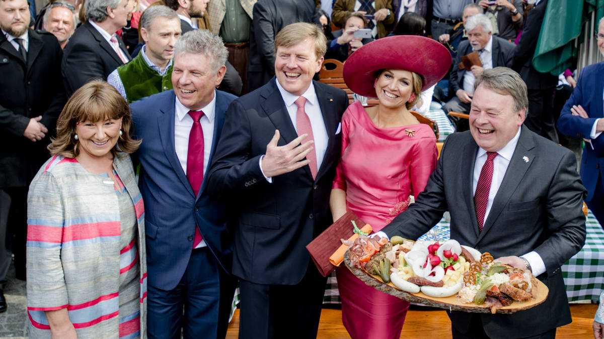 Koning Willem-Alexander is echte Hollander: kijken, kijken, niet kopen
