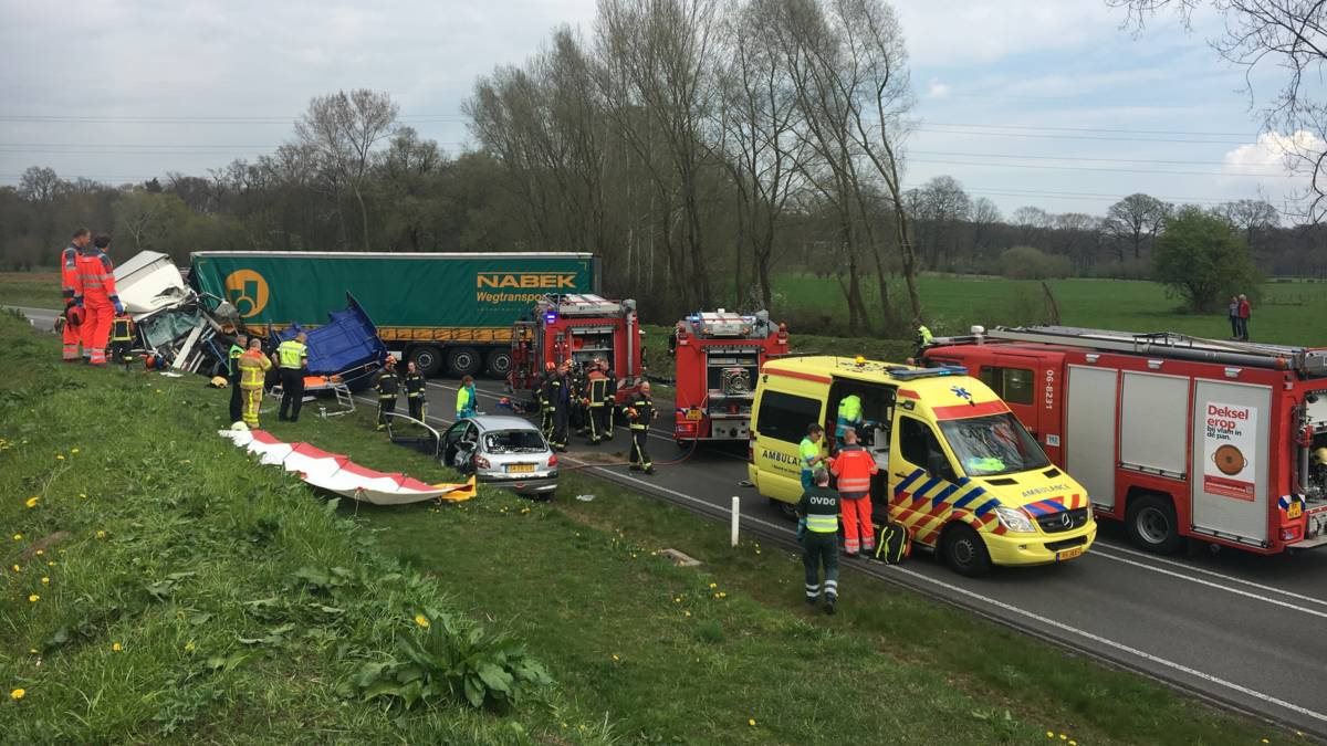 Dode en twee gewonden bij ongeluk op randweg Zutphen