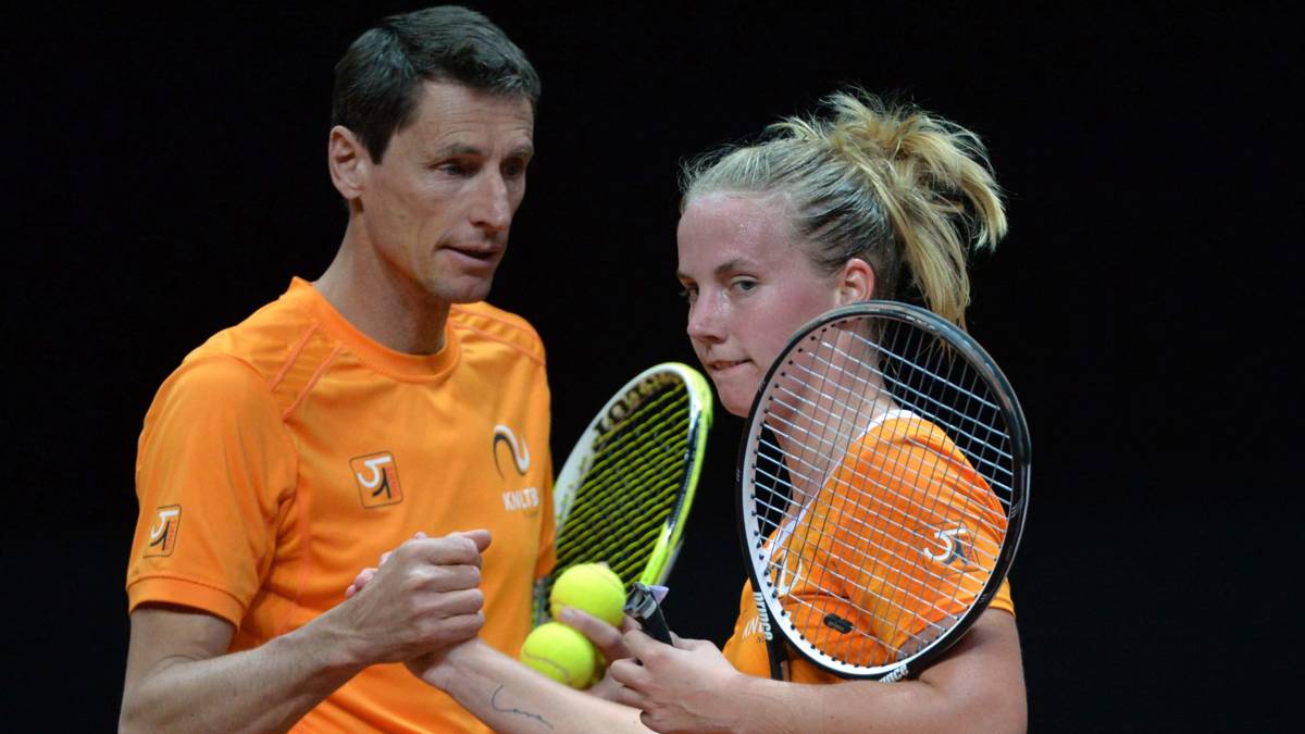 Fed Cup-coach Haarhuis neemt Hogenkamp in genade aan