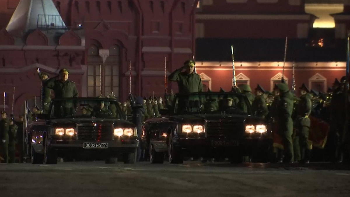 Rode Plein toneel voor oefening 9 mei-parade