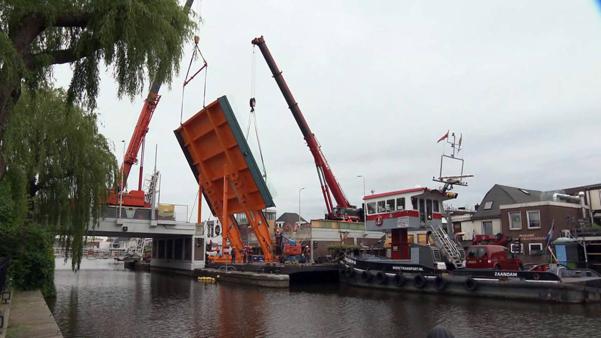 Koningin Julianabrug In Alphen aan den Rijn succesvol geplaatst