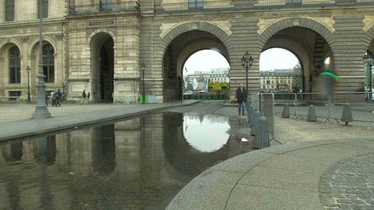 Musea, verkeer en inwoners Parijs hebben last van hoge water
