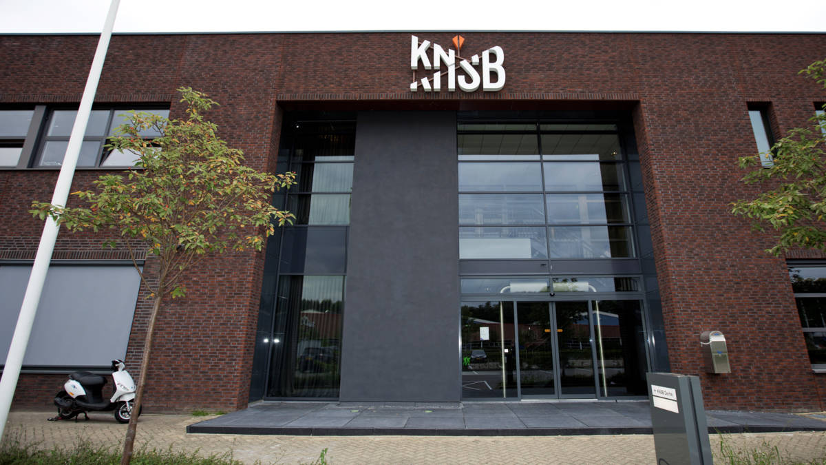 Ledenraad stelt besluit over begroting KNSB uit
