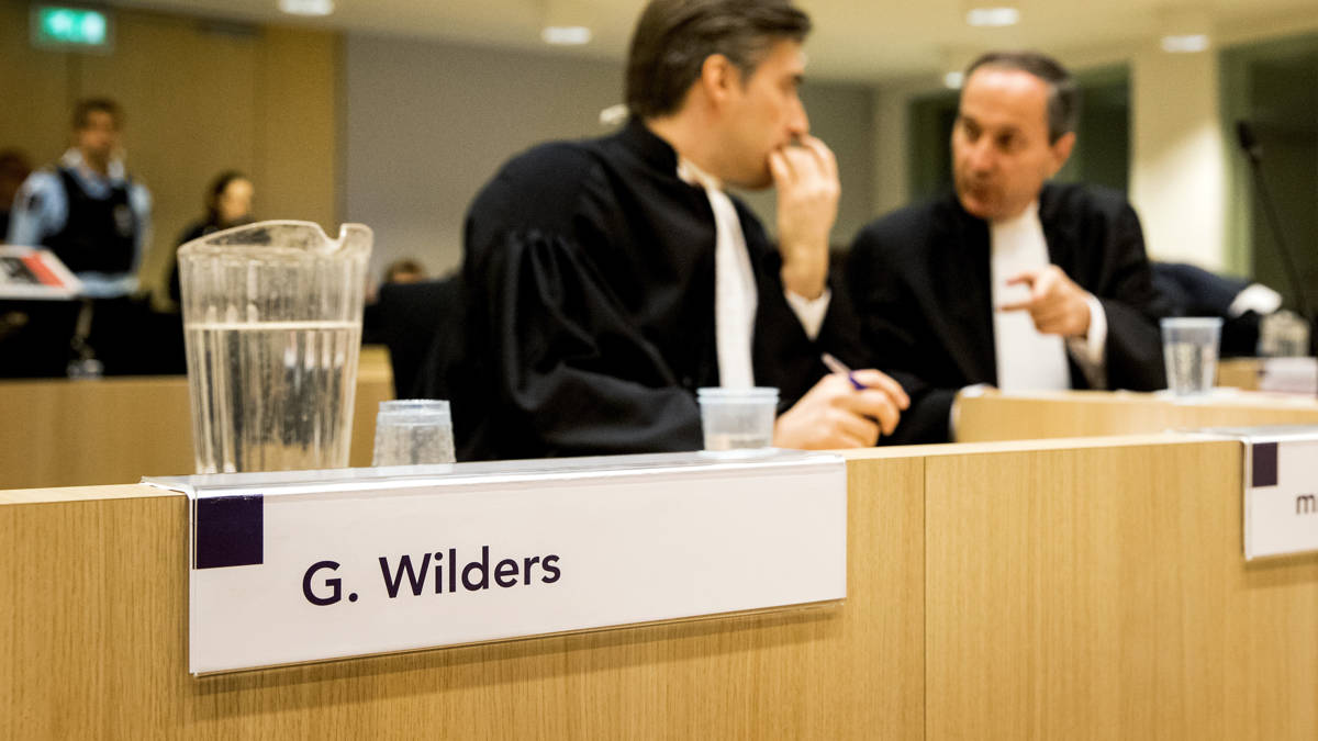 Rechter neemt aangiften door op eerste zittingsdag proces-Wilders