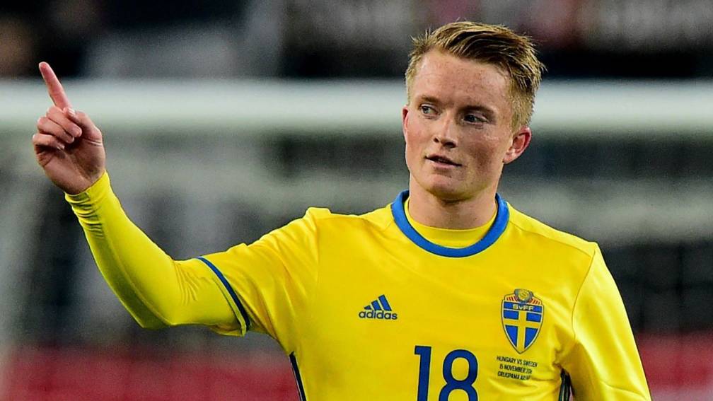 Larsson viert debuut bij Zweden met doelpunt | NOS