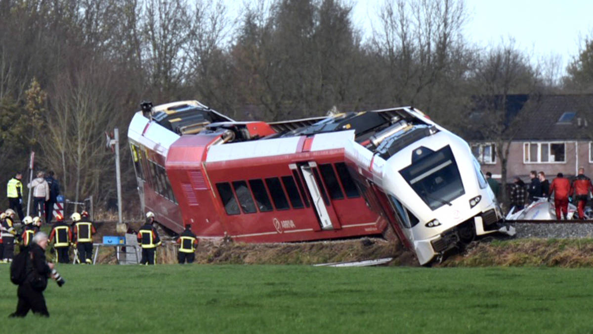Trein ontspoord na botsing met tankauto