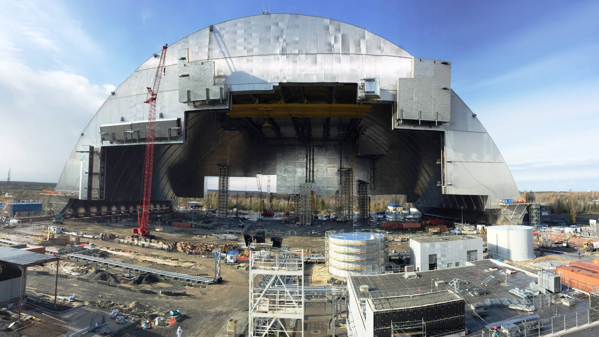 Reactor Tsjernobyl omhuld door sarcofaag | NOS