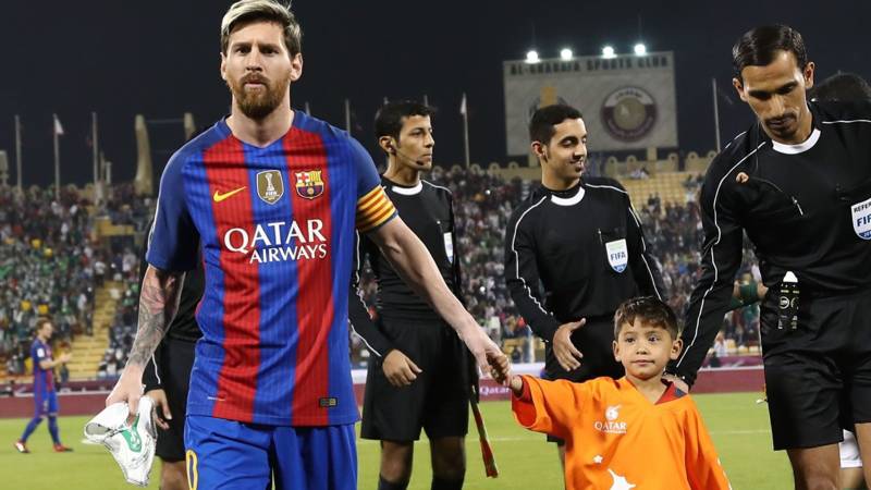 Kleine Messi steelt de show bij oefenwedstrijd Barcelona