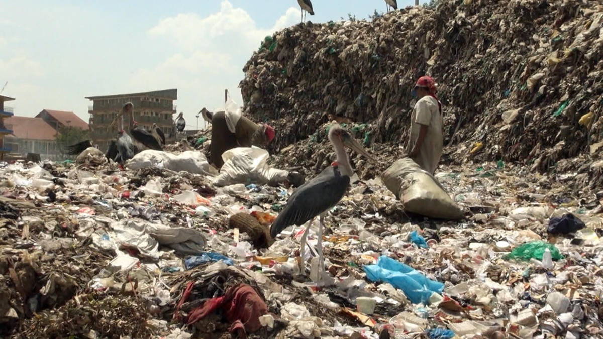 De vuilnisbelt van Nairobi, Kenia. Obesitas door slechte voeding