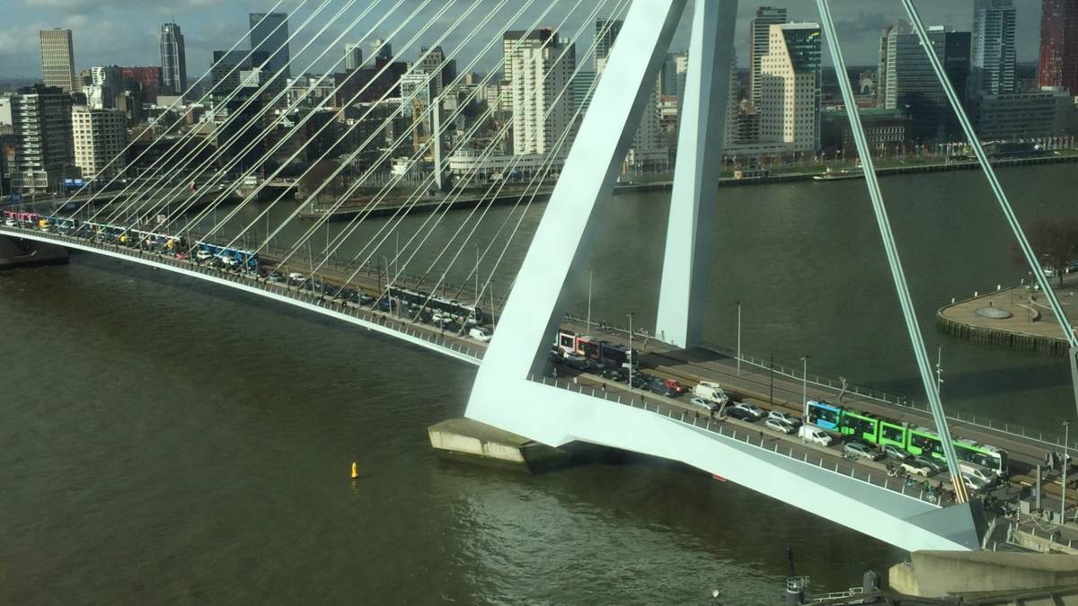 Erasmusbrug weer open na nieuwe storing
