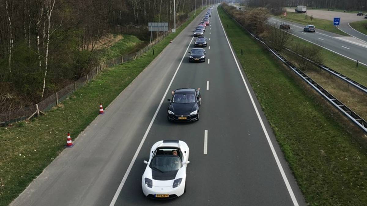 Steeds meer elektrische auto's op de weg