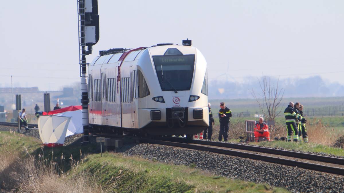 Twee doden bij ongeluk met auto en trein op overweg Harlingen