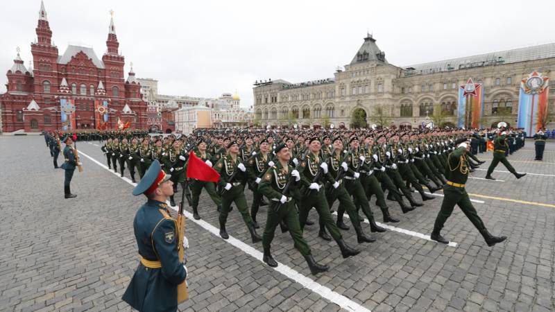 Poetin bij 9-meiparade: samen strijden tegen terreur