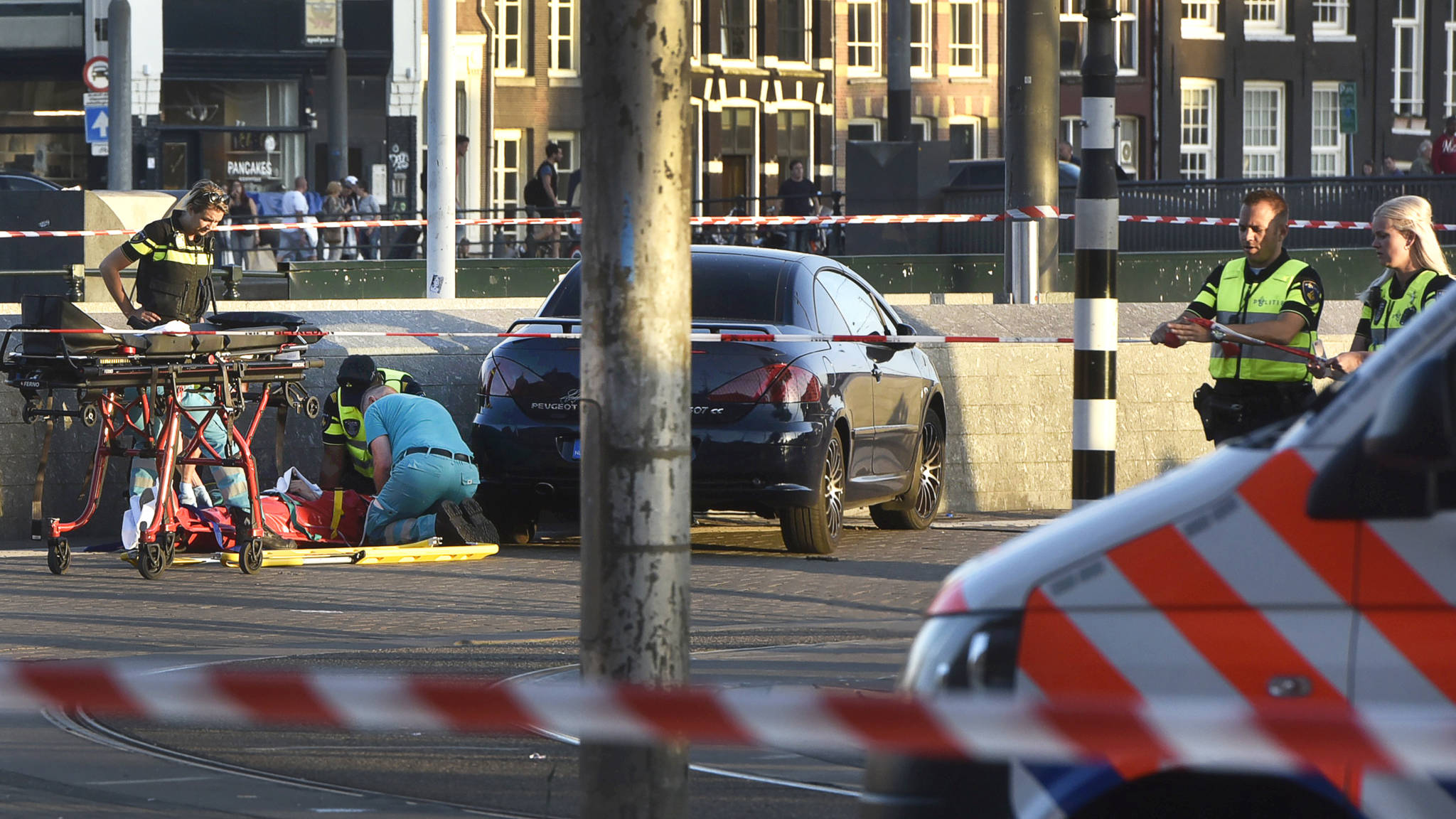 Politie Amsterdam blijft erbij: aanrijding Stationsplein was ongeluk | NOS