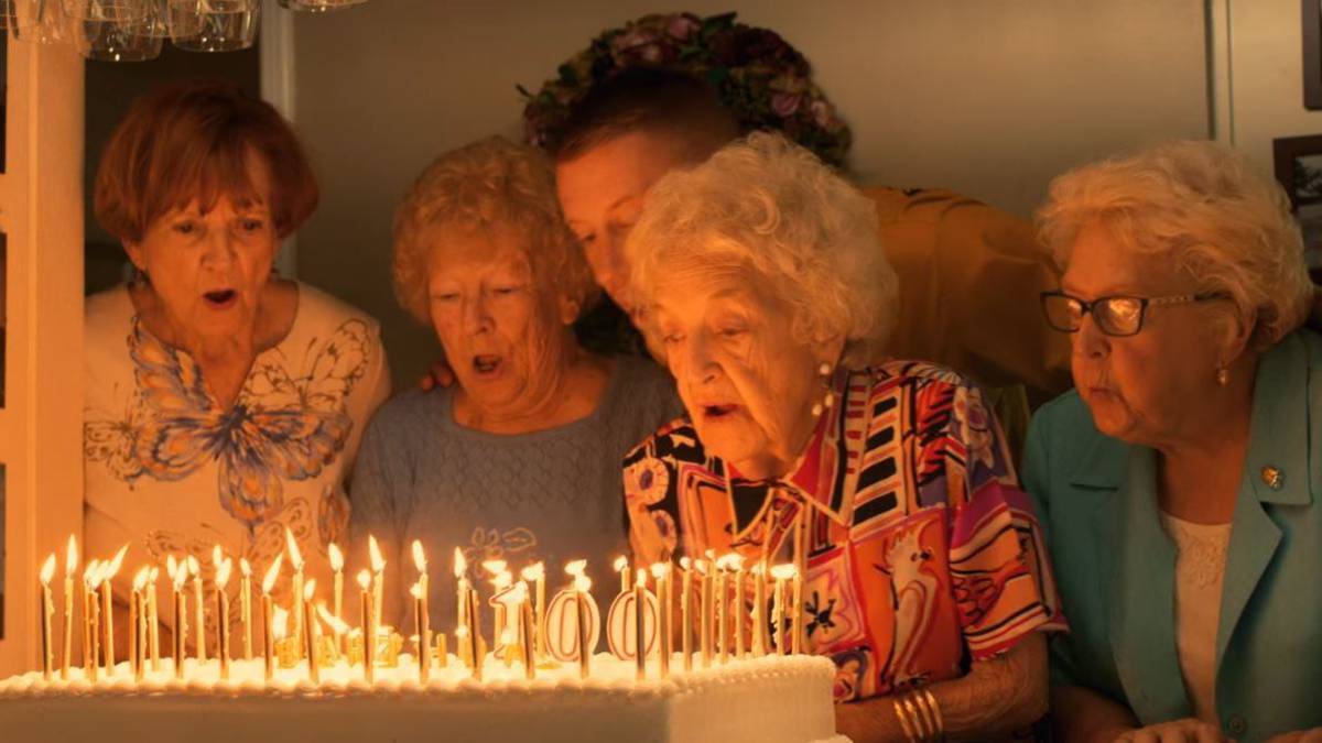 Rapper Macklemore geeft oma onvergetelijke honderdste verjaardag